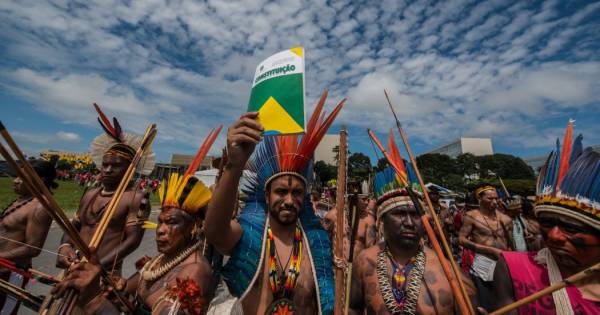 A Luta Dos Povos Indígenas Pelo Direito à Terra